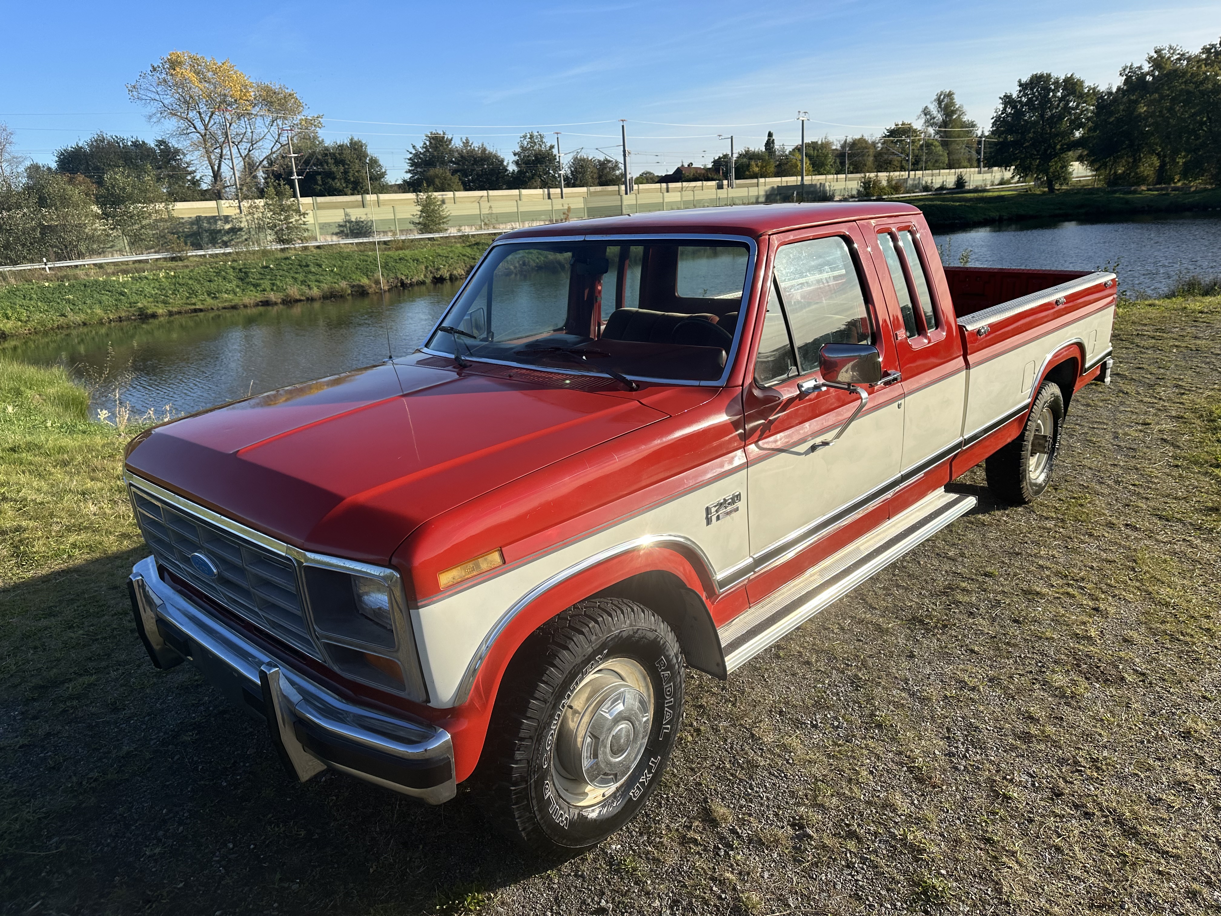 1986 FORD F250 Bullnose | Classic N Chrome